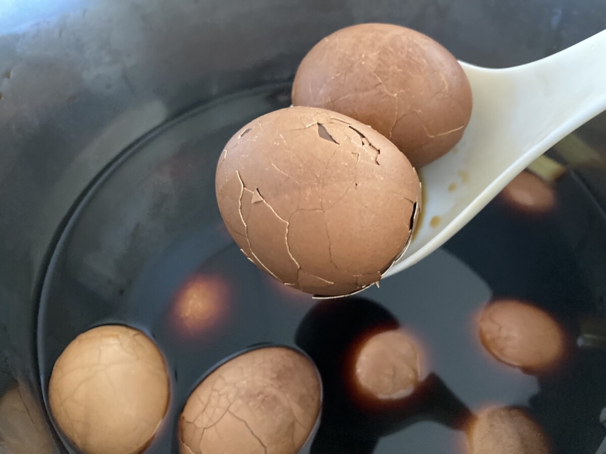 Slow Cooker Tea Eggs - Ling's Corner